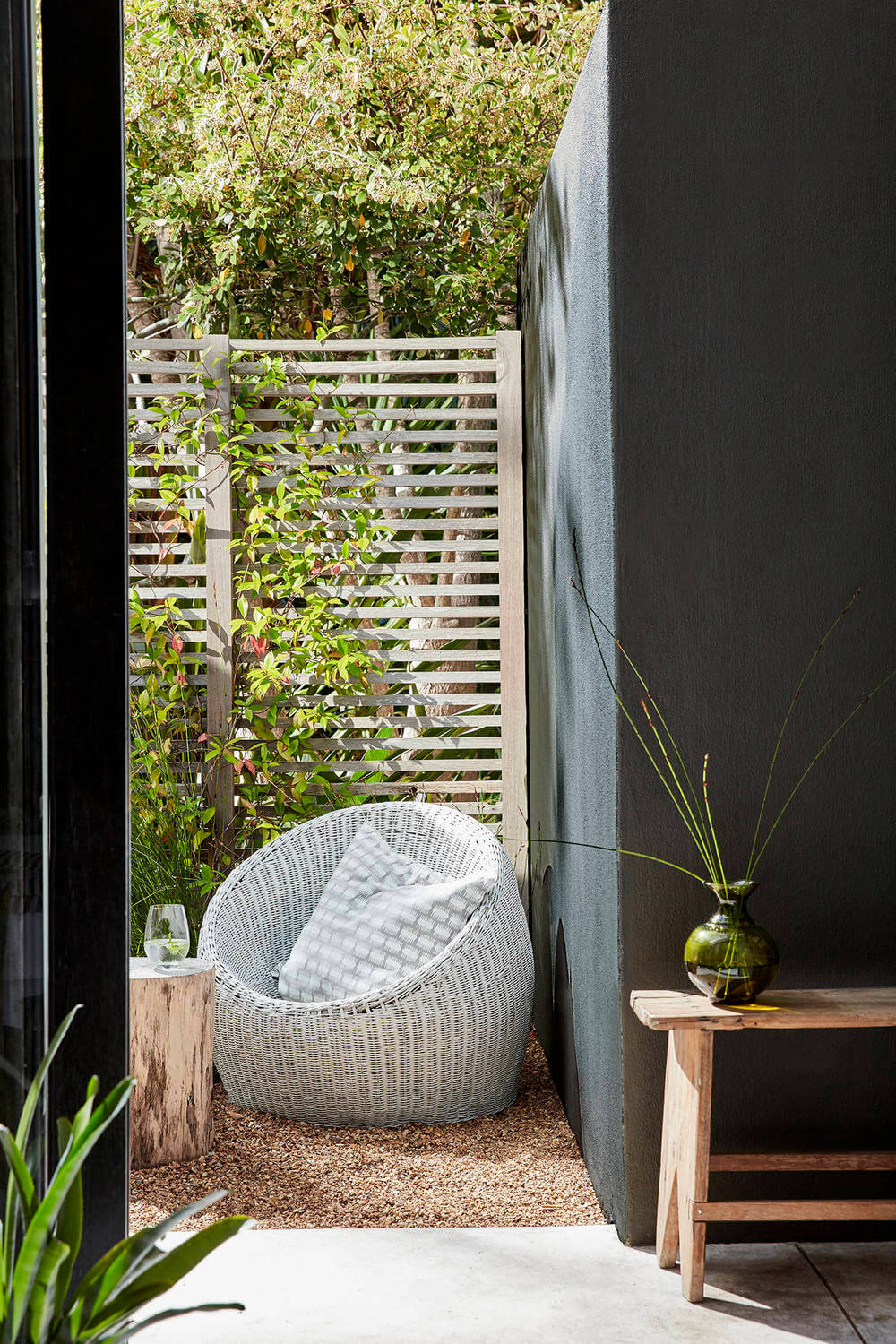 Little Greene Absolute Matt Emulsion Obsidian Green 216 - Paint-Greene.nl